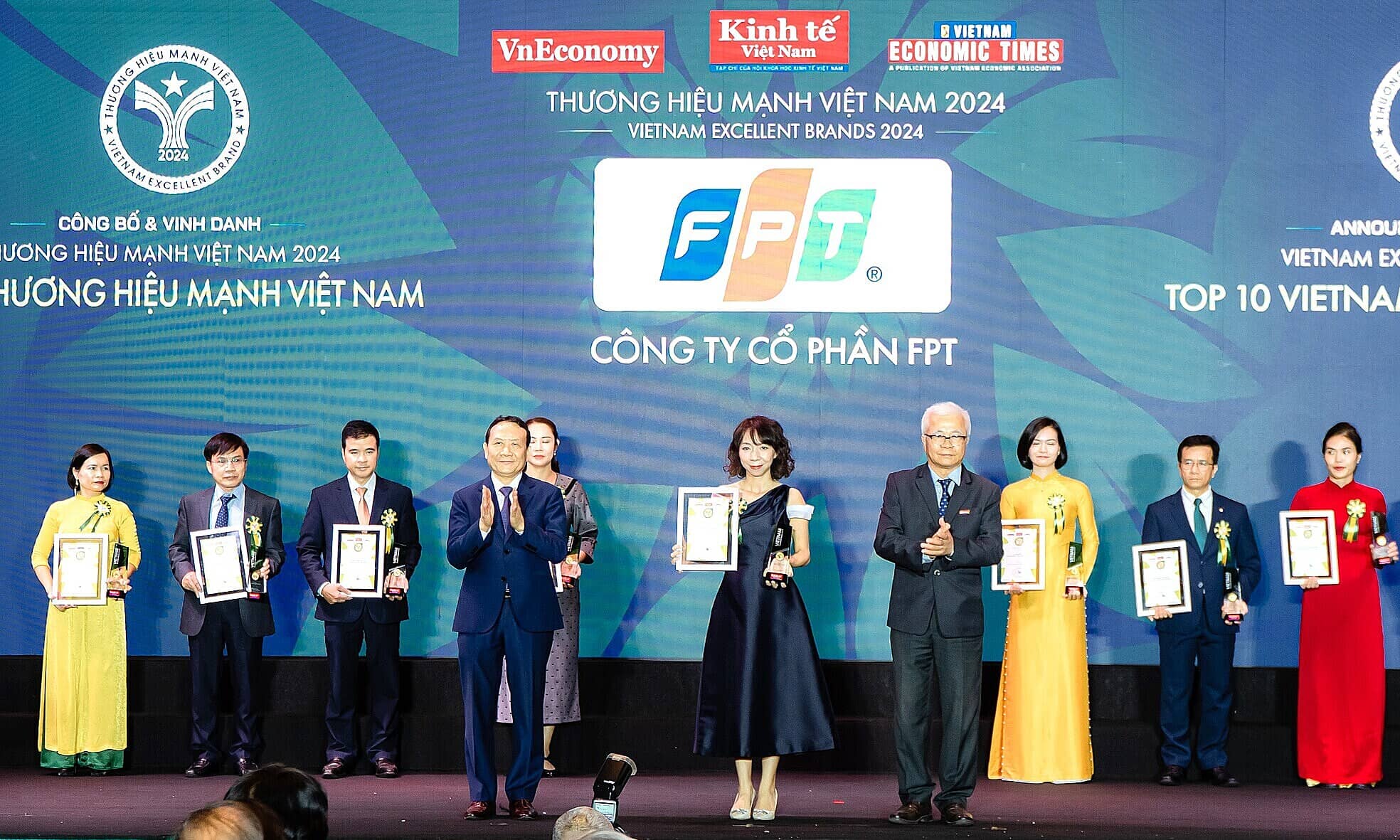 FPT Nhận Vinh Danh Top 10 Thương Hiệu mạnh nhất Việt Nam - FPT TELECOM